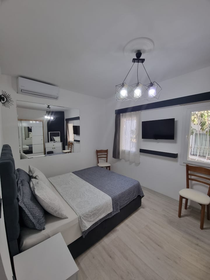 Kardelen Otel - ÇIft Kişilik Tek Yatak - Bodrum