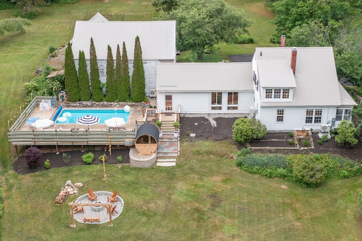 1840 Meredith Farmhouse W/ Outdoor Sauna & Pool - Laconia, NH
