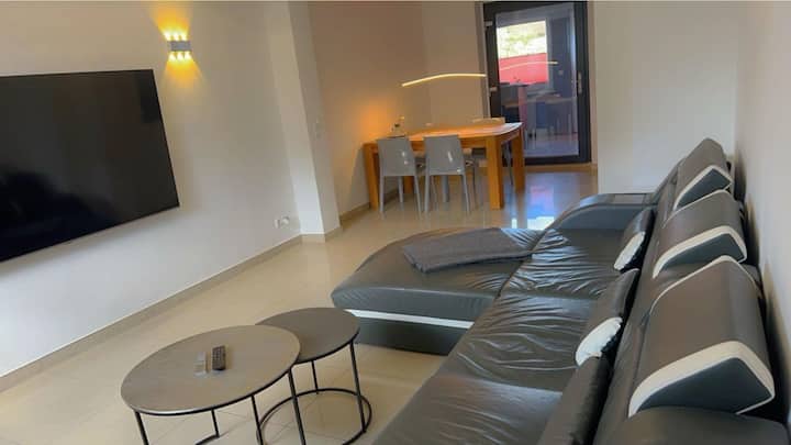 Stadthaus-pool-sauna-palmen-lounge-wifi-netflix - Stralsund