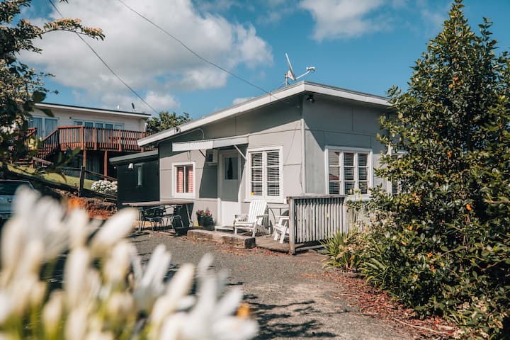 Julia's Coastal Hideaway - Raglan