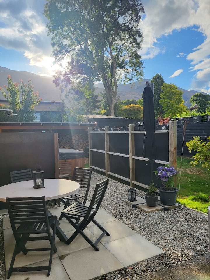 Baxters Wanaka
2 Bedrooms, Brilliant Location - Wānaka