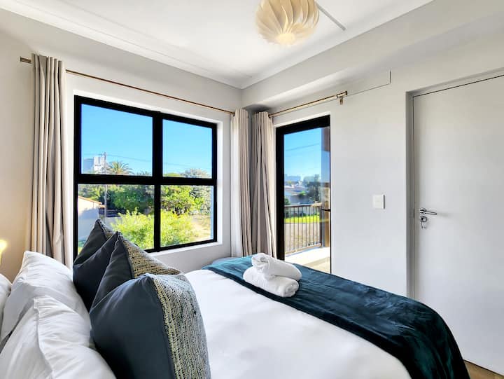 Cc10: Spacious Beach Apt. 2bd/2bath. Backup Power. - Cape Town