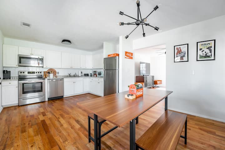 Near Marta Train Station / Coan Park / Sleeps 8 - Atlanta, GA