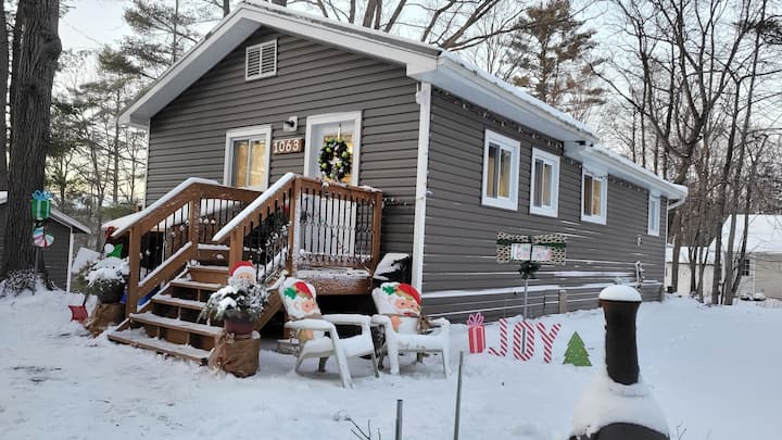 Spectacular View, Riverfront Cottage + Bunkie - Gravenhurst