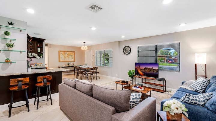 4br Oasis: Pool, Game Room, Bar & 8 Mins To Beach - Pompano Beach, FL