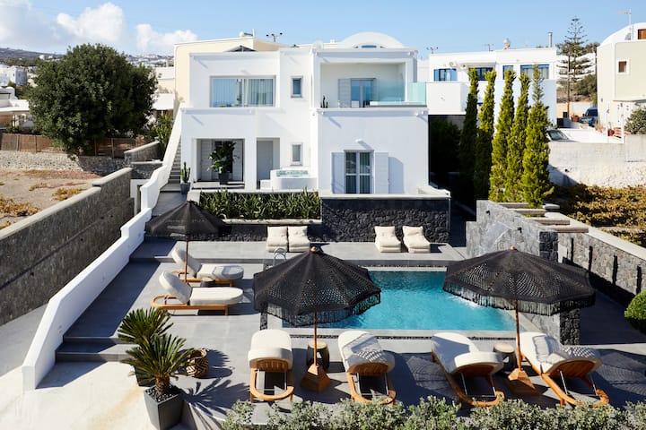 Luxurious 2-bedroom-suite (Pool & Private Jacuzzi) - Santorini