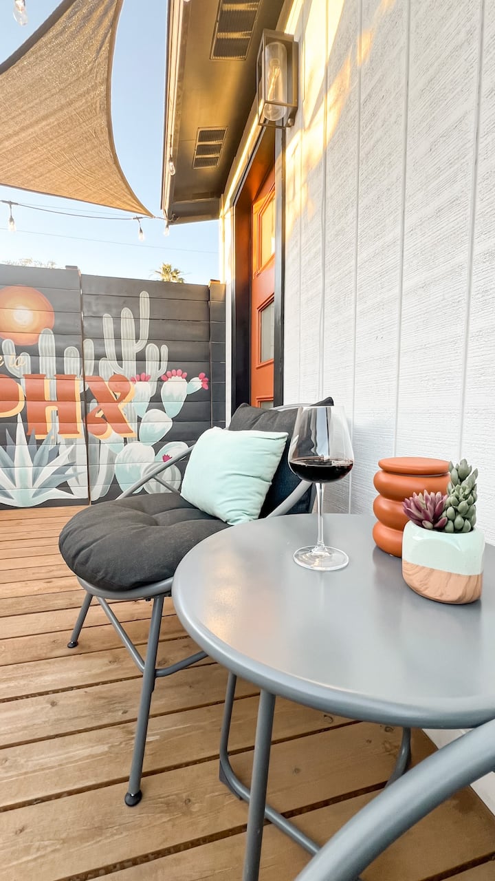 Phx Retro Studio & Patio Oasis - Phoenix, AZ