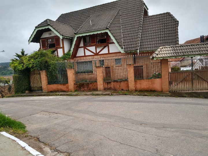 Casa Confortável Perto Do Centro - Campos do Jordão