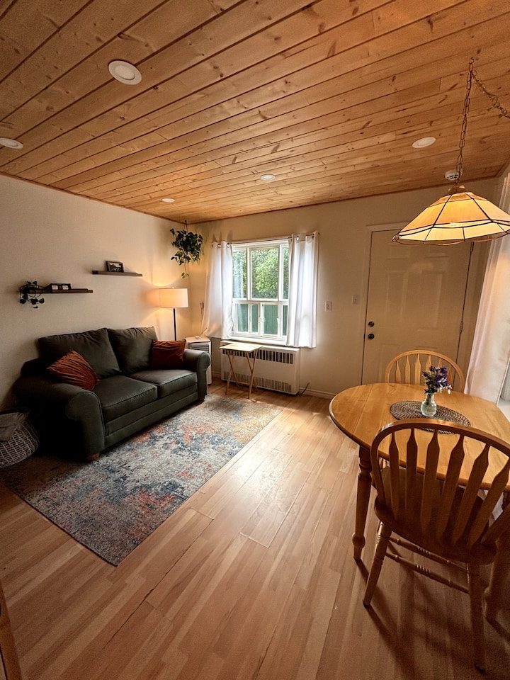Sunshine Bungalow - Salmon Arm