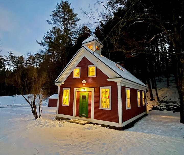 *New* The Pettengill Schoolhaus- Vast Snowmobile - Grafton, VT