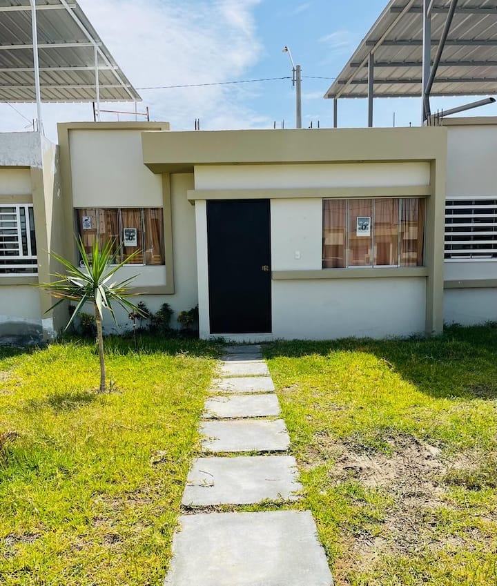 Casa Amplia Completa Con Estacionamiento - Piura