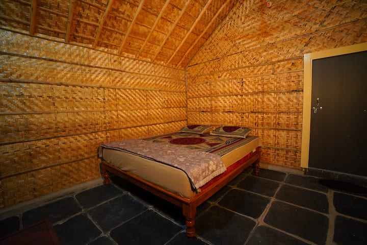 Chinnies-place With An Amazing View - Hampi