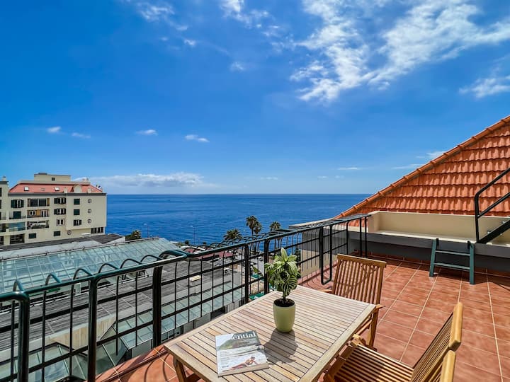Stunning Beach Penthouse: 3 Min Walk To Beach - Funchal