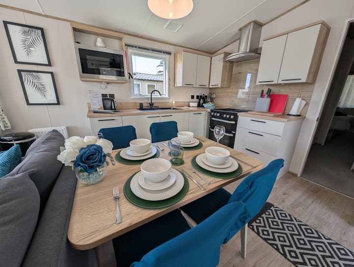 Stylish 2br Seaside Retreat – Walk To Avon Beach - Christchurch