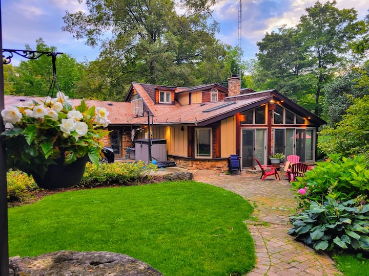 Peaceful Oasis - 5 Min Walk To Lake + Near Trails! - Burlington