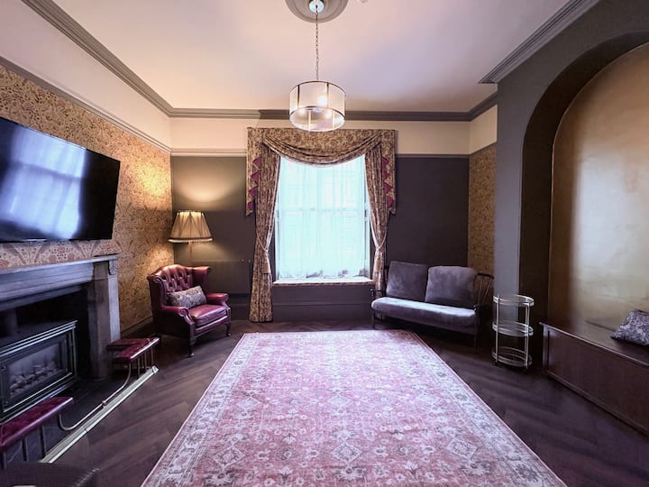 Boutique Hotel Sleeps 20+ All Bedrooms Ensuite. - Amesbury