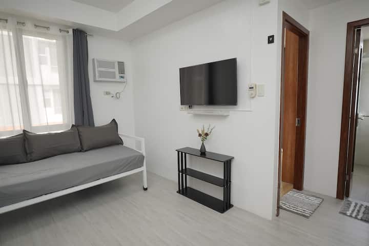 1br Condo Near Edsa-boni With Pool - Pasig