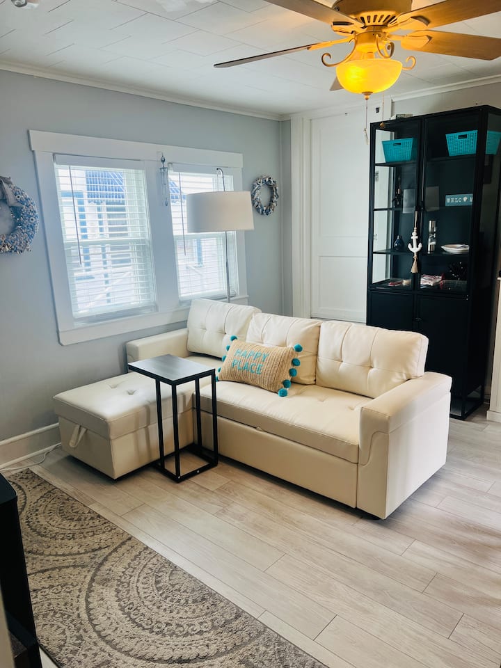 Ocean Breeze Cottage-dog Friendly - Steps To Beach - Hampton Beach, NH