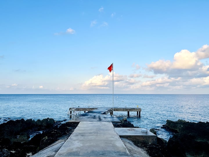 Oceanfront Resort - Diving, Snorkeling & Dining - Cayman Islands