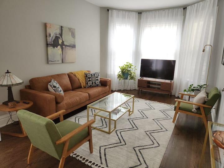 Classic Chicago 3 Bedroom! - Chicago, IL