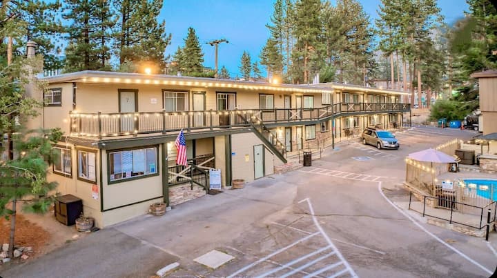 Cozy Lodge With Full Kitchen - Walk To All! - South Lake Tahoe, CA