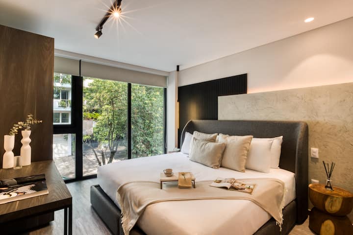 Refined City Gem Apt | Sunny Rooftop+terrace - Mexico