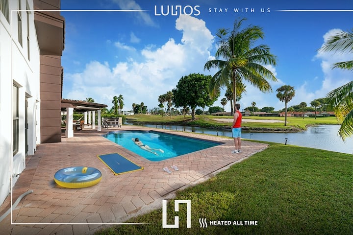 Miami Lux Mansion/lakefront Views/pool & Mini Golf - Miami Lakes, FL