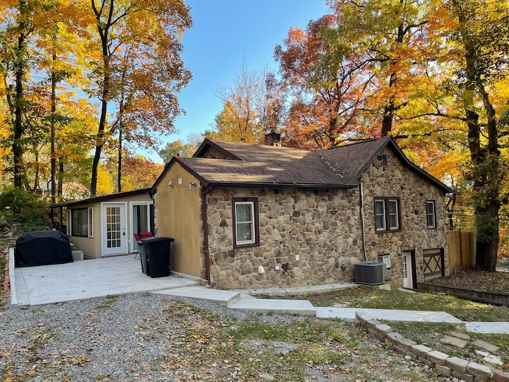 Entire Mountain Cottage Near Scenic Hiking Trails - Twin Lakes, Frederick