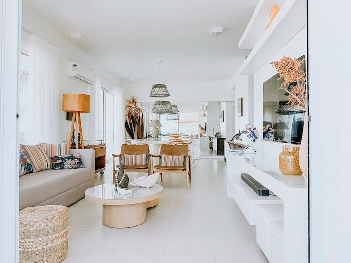 Apartamento De Luxo Com Mais De 180m2 No Santinho - Brasil