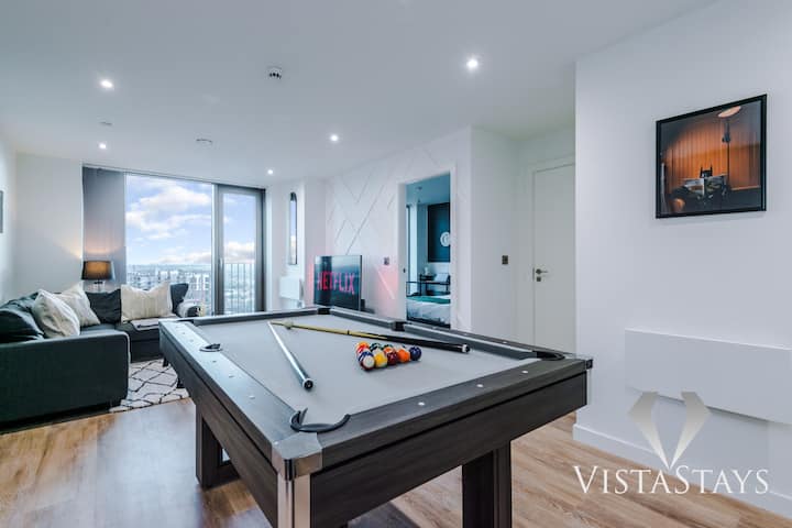 Luxury Living - Pool Table | Netflix | Free Park - 