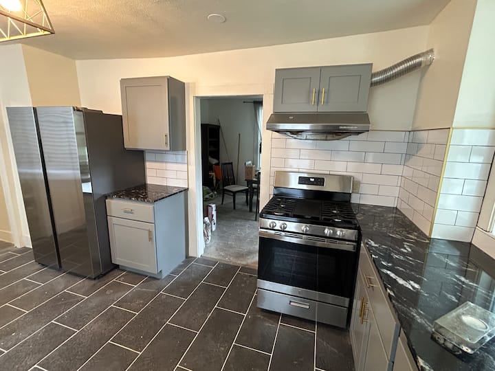 4 Bedroom House With Front Porch And Backyard! - Ithaca, NY