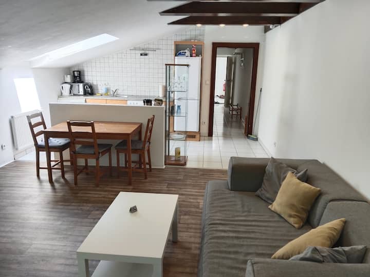 Ruhige Ferienunterkunft Im Dg Mit Blick Ins Grüne - Wien