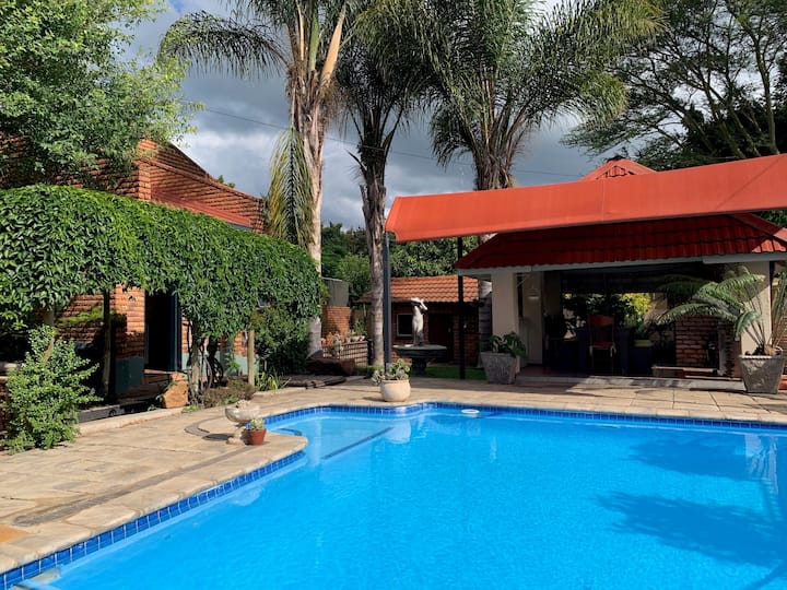 2) Bougain Villa Guest House - Room 2 - Polokwane