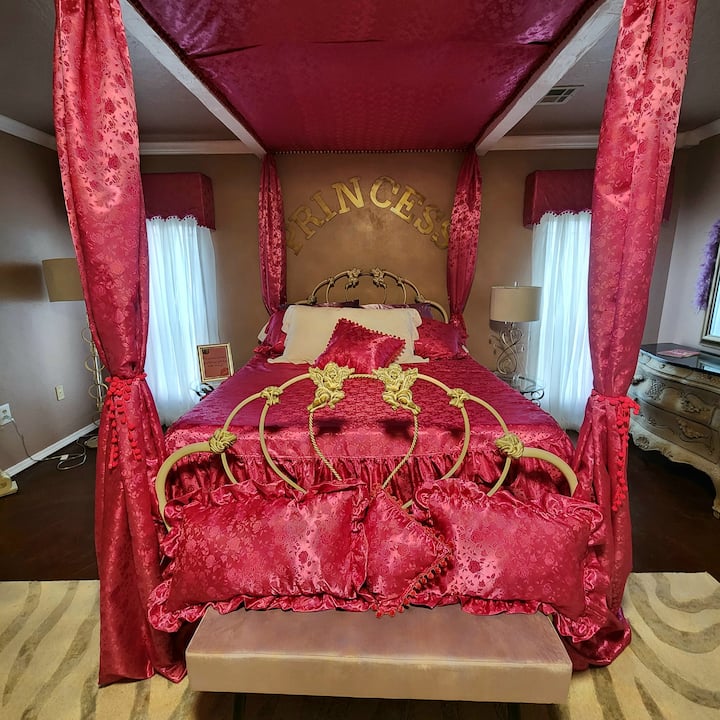 Nostalgic Y2k Themed Home With 5 Bed/2 Bath - Oklahoma City, OK