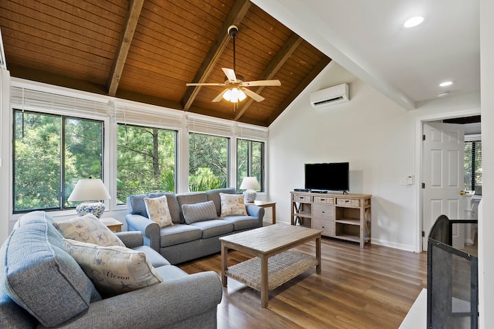 Serene Lagoon-view Villa | Sea Pines, Hilton Head - ダウーファスキー・アイランド, SC