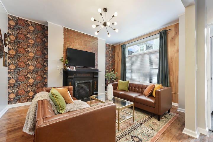 Designer Home + King Beds + Prime Location! - Pittsburgh, PA