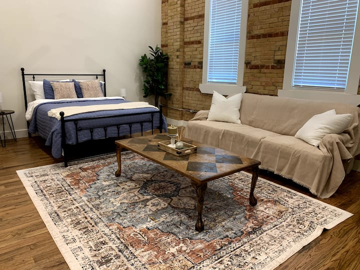 Stylish Studio Apartment - Fort Worth, TX