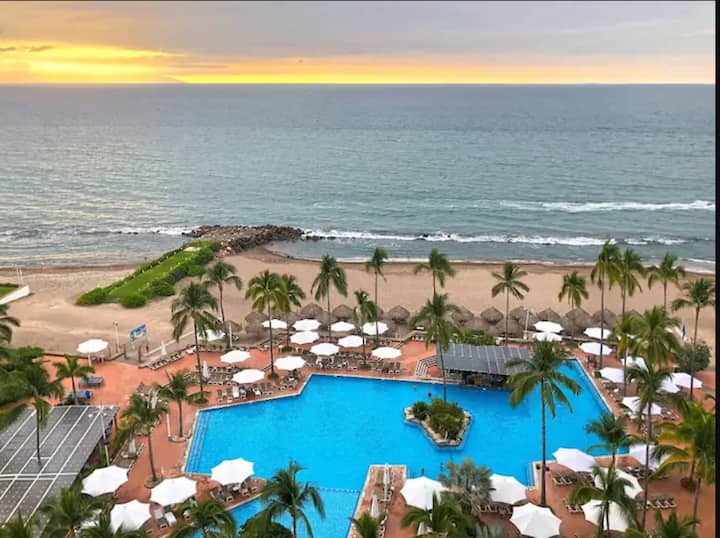 Sheraton Buganvilias 1br Jr. Suite – Tropical Vibe - Mexico