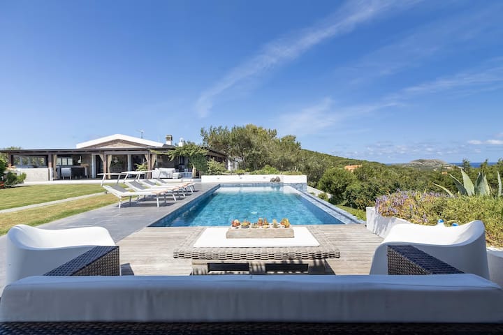 Villa Con Vista Al Mar, Piscina Privada Y Jardin - Stintino