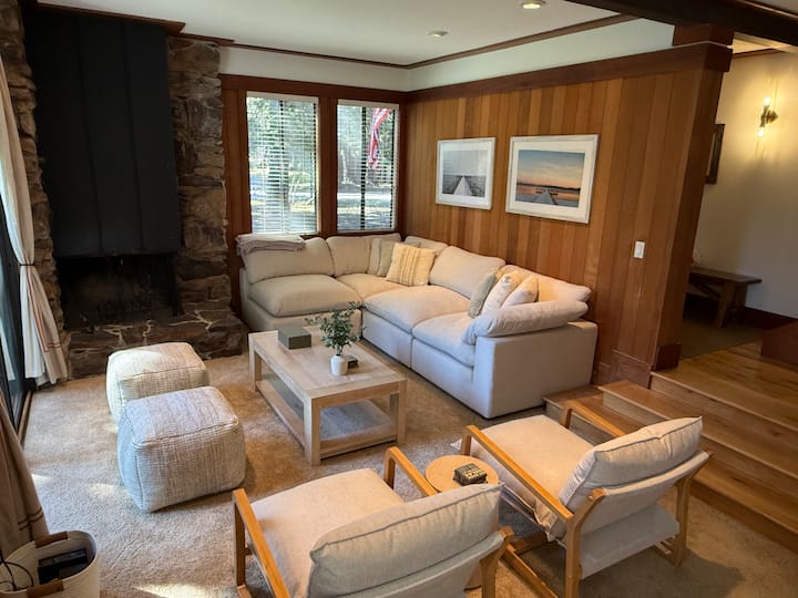 Tavern Shores Condo Next To The Lake And Town! - Tahoe City, CA
