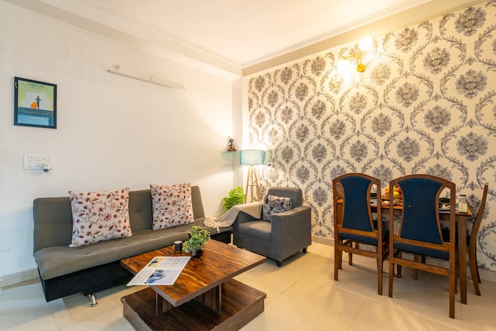 Homlee-vintage 2bhk-fort View-bharat Mandapam-ndls - New Delhi