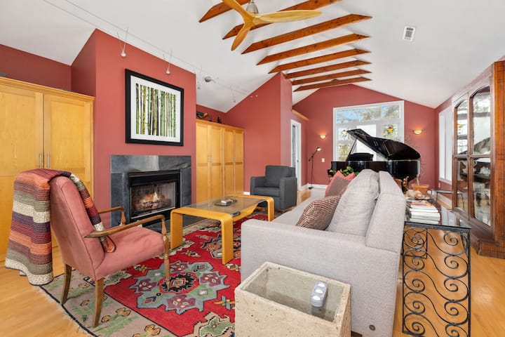 The Hideaway - Fayetteville, AR