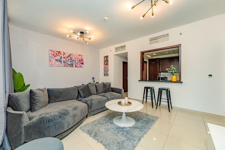 Classic Downtown Highrise Apt With Boulevard Views - Dubai