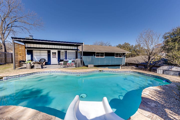 Cute Home With A Backyard Pool - San Antonio, TX