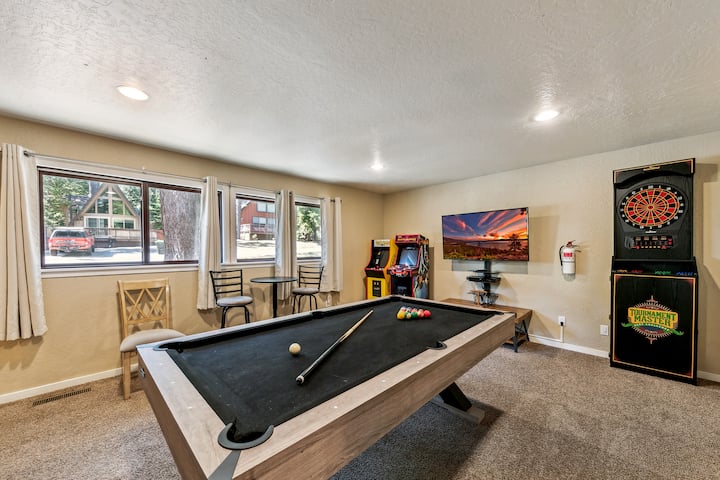 Hot Tub, Game Room, Dog Friendly + Fenced, 9 Beds - South Lake Tahoe, CA