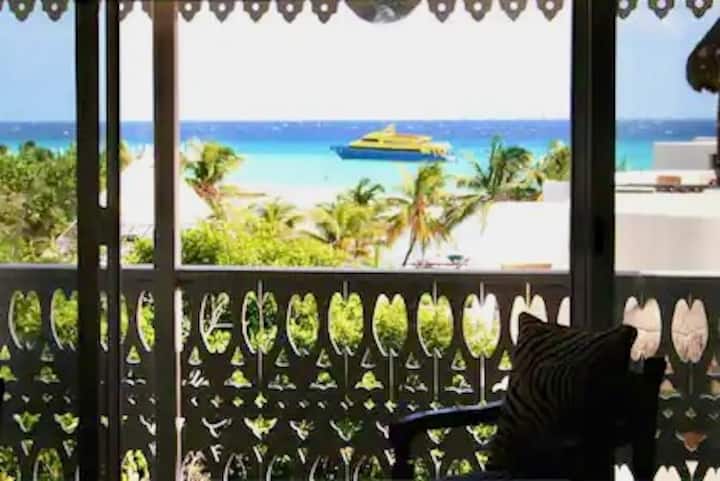 Beautifully Different ! - Playa del Carmen