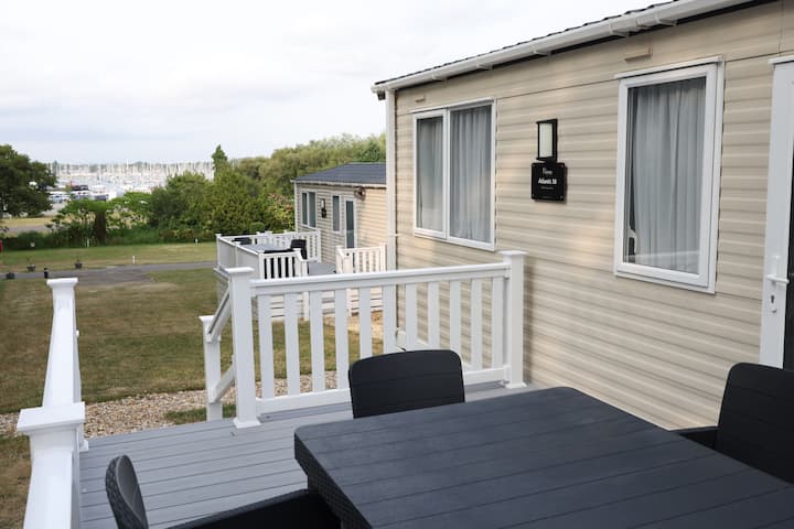 Hampshire Caravan - Sleeps 6 - Southampton