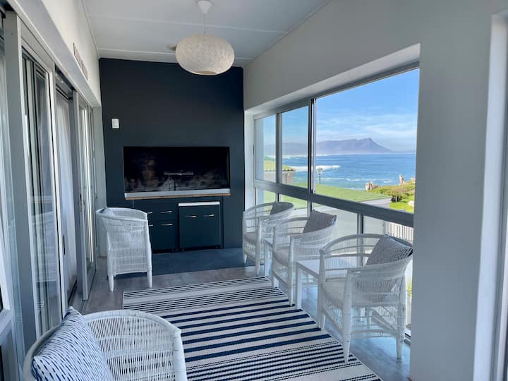 Footprints In Kleinmond : Ocean Oasis Holiday Home - Kleinmond