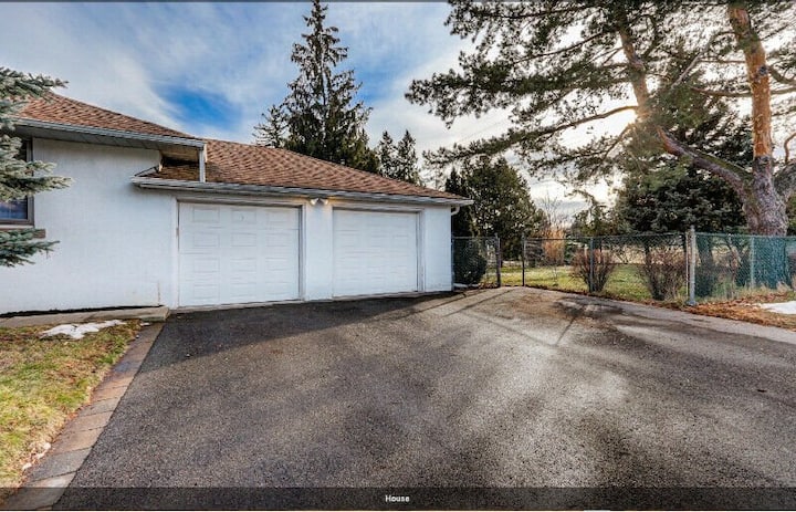 Entirevacation House
Walk 2 Subway Kids Yard - Toronto