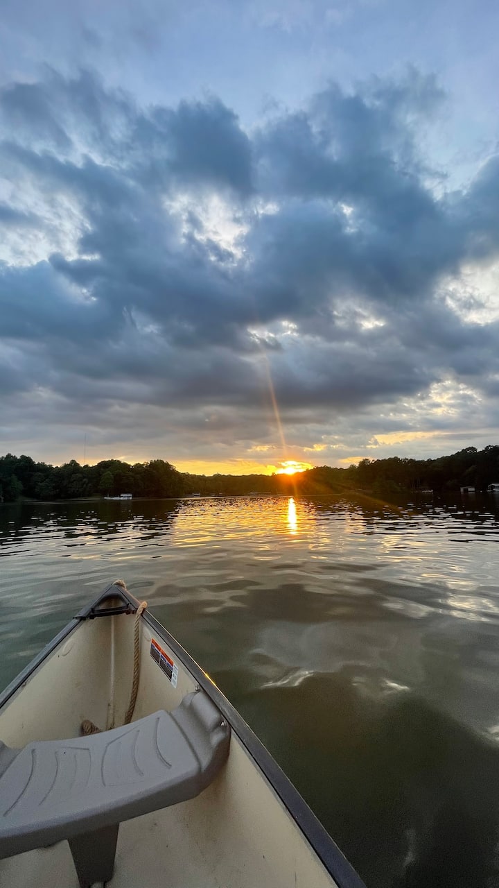 Lakefront Cottage, Dock, Hot Tub, Sleeps 11 - Gainesville, GA